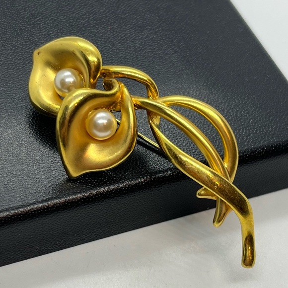 Jewelry | Vintage Gold Tone Calla Lily Flower Faux Pearl Brooch Pin ...